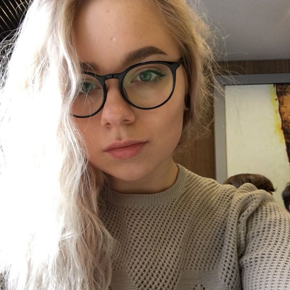 20 Sexy Girls Rocking The Glasses Look Barnorama